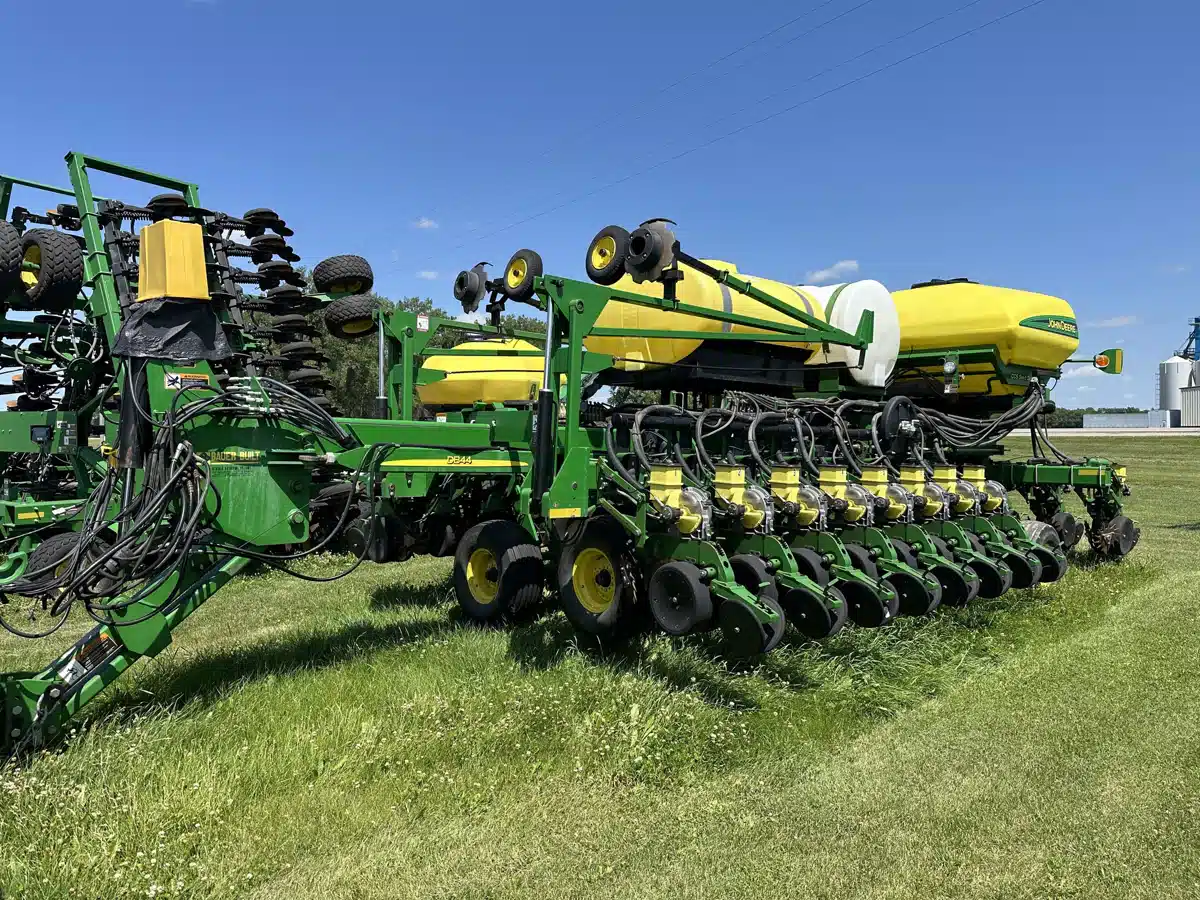 Used 2008 John Deere DB44 Planter | AgDealer