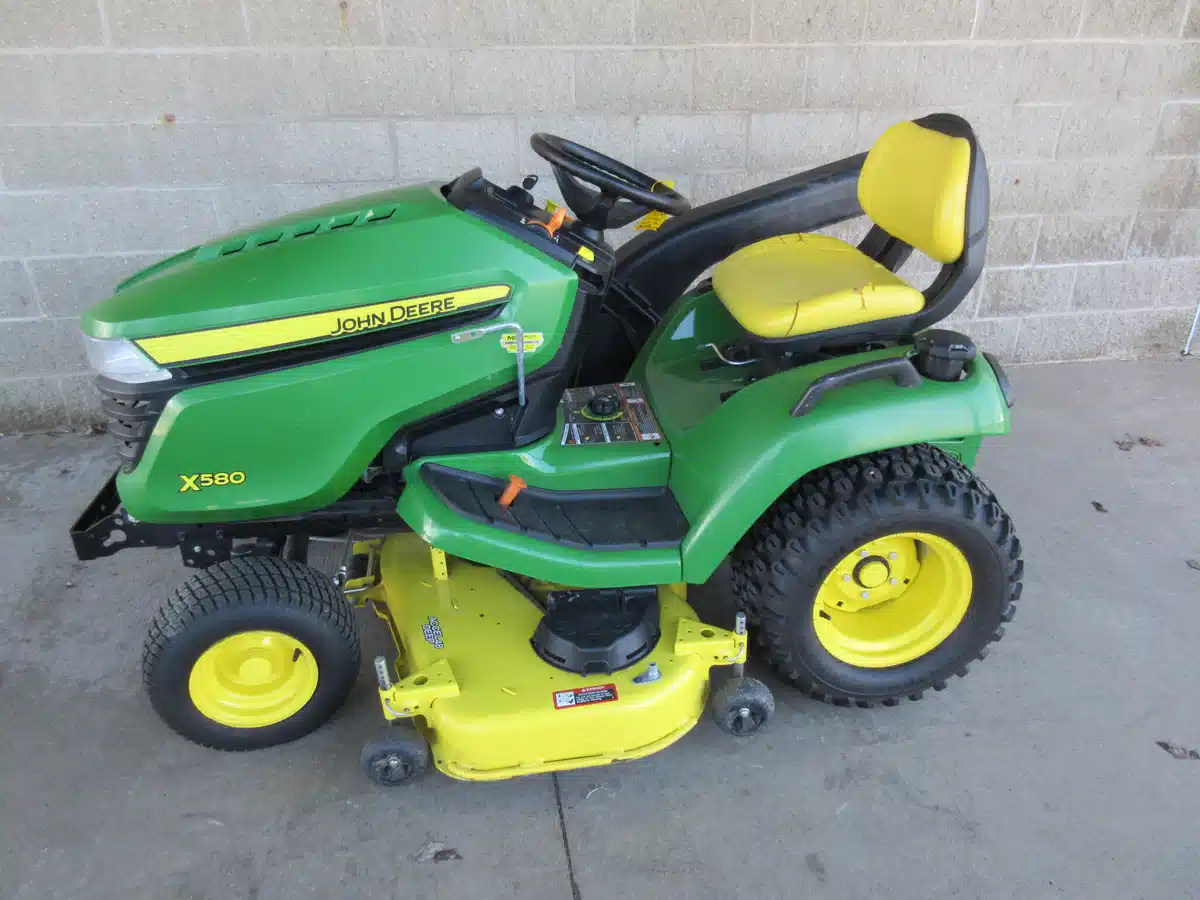 Used 2018 John Deere X580 Lawn Tractor | AgDealer
