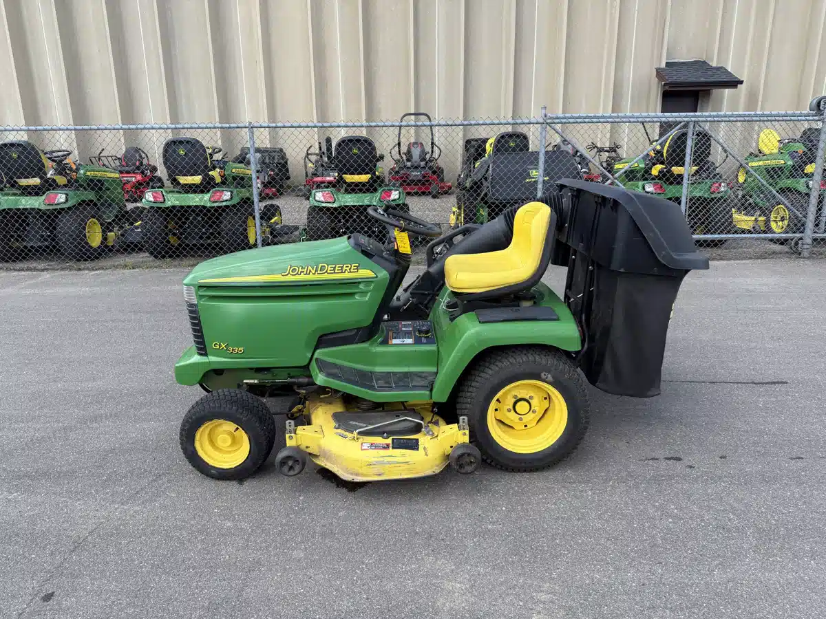 Used 2003 John Deere GX335 Lawn Tractor
