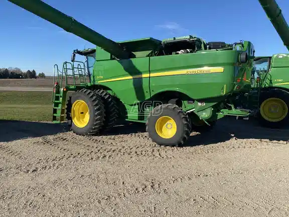 Used 2023 John Deere S770 Combine | AgDealer