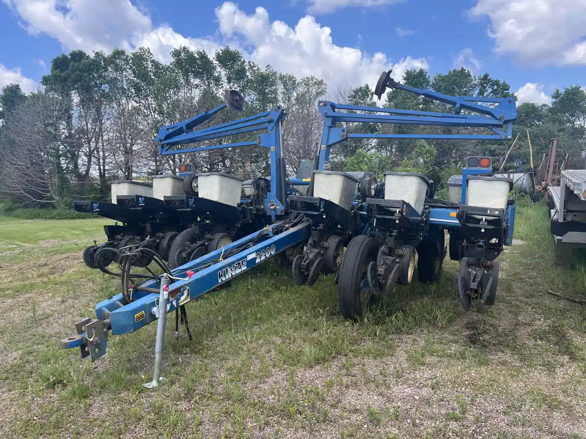 Used Kinze 2200 Planter | AgDealer