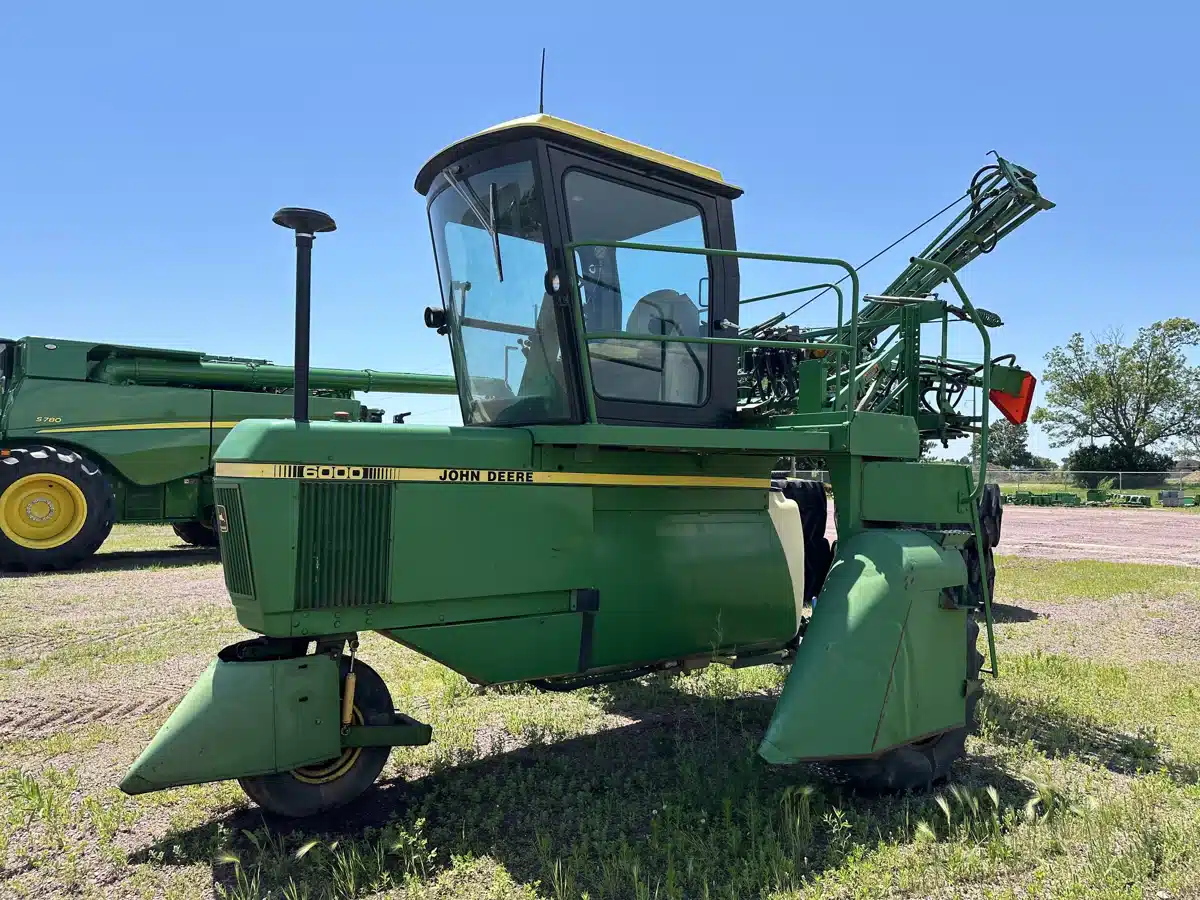 Used 1979 John Deere 6000 Sprayer - Self Propelled | AgDealer