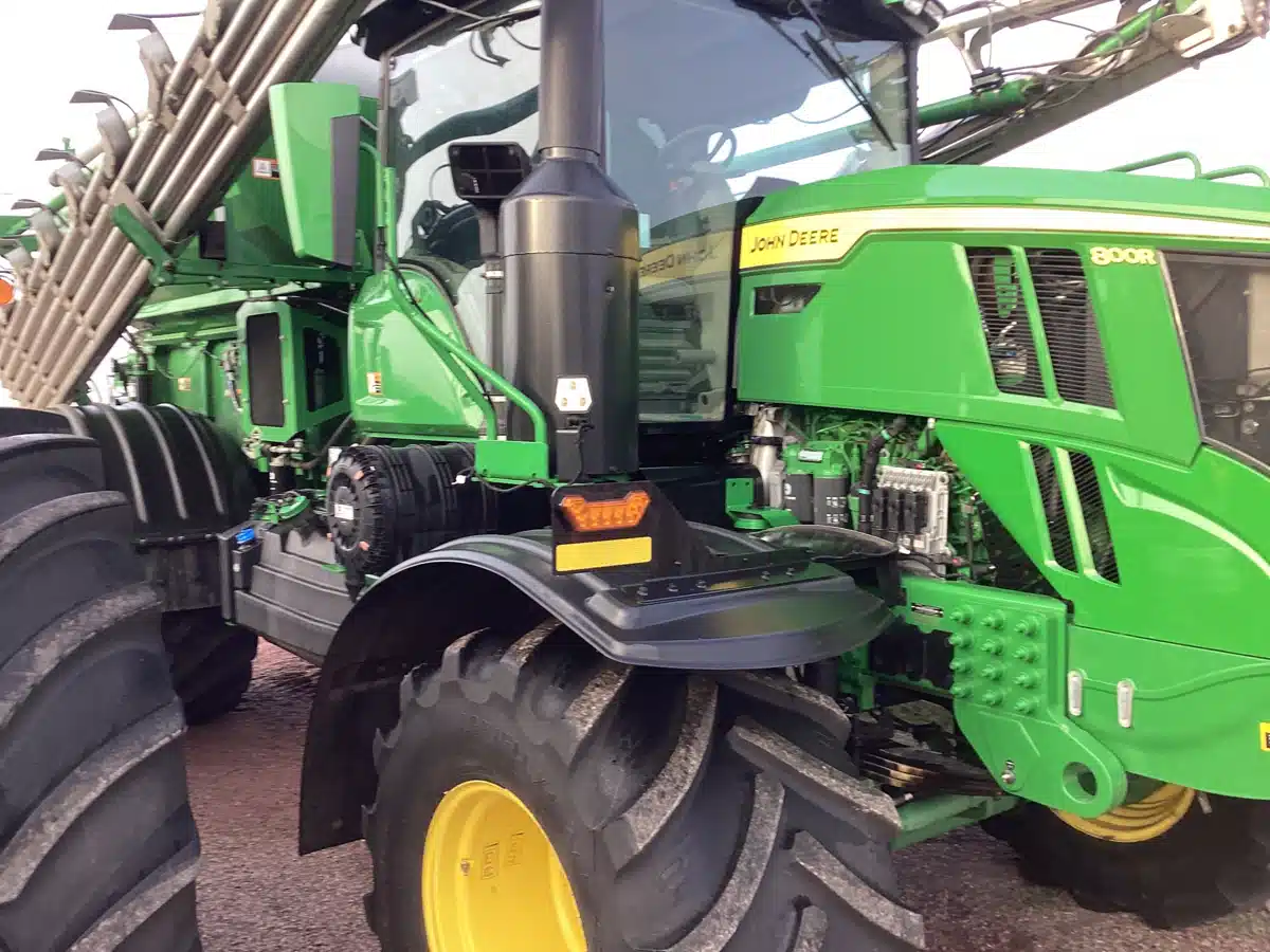 Used 2023 John Deere 800R Spreader - Fertilizer | AgDealer