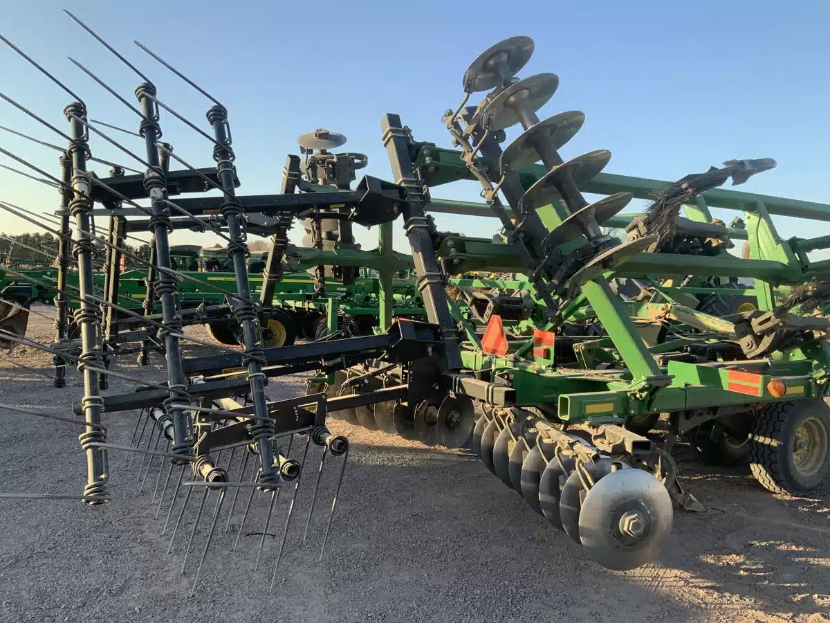 Used 2014 John Deere 2720 Disc Ripper | AgDealer