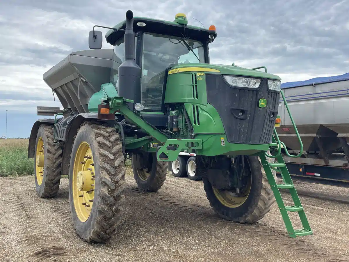 Used 2015 John Deere R4045 Sprayer - Self Propelled