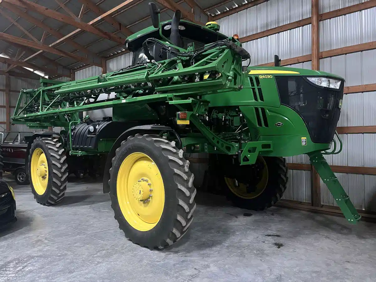 Used 2018 John Deere R4030 Sprayer - Self Propelled
