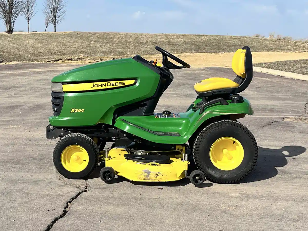 Used 2009 John Deere X360 Lawn Tractor