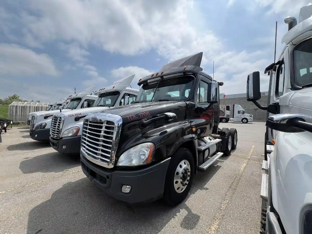 Used 2017 Freightliner CASCADIA 125 Semi-Truck | AgDealer