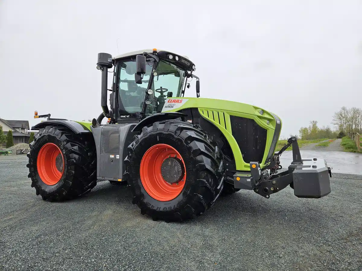Used 2015 CLAAS XERION 4500 TRAC Tractor