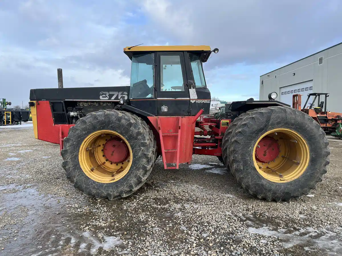 Used 1986 Versatile 876 Tractor