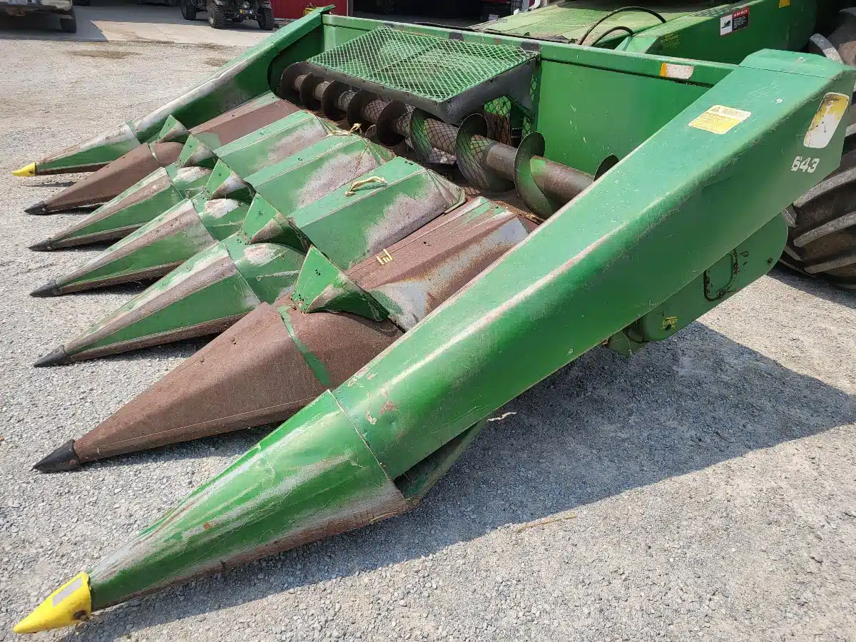 Used John Deere 643 Header - Row Crop