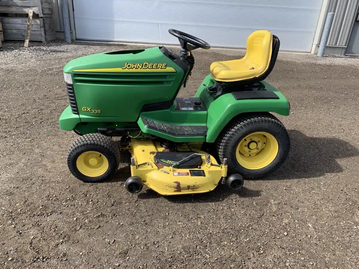 Used 2002 John Deere GX335 Lawn Tractor | AgDealer