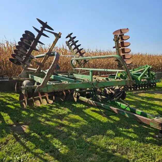 Used John Deere 230 DISC Tillage