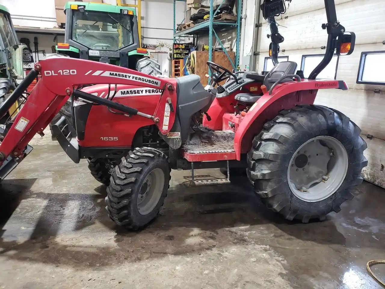 Usagé 2012 Massey Ferguson 1635 Tracteur | AgricoleIdéal