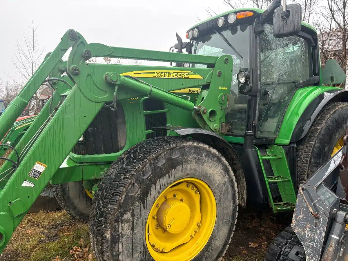 Used 2011 John Deere 7330 PREMIUM Tractor