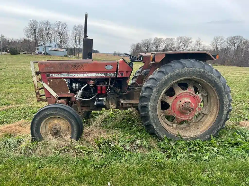 Usagé 1981 International Harvester 884 Tracteur