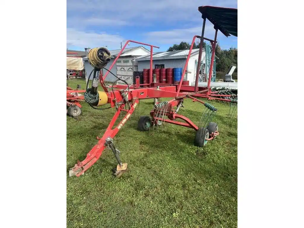 Used 2010 Kverneland TAARUP 9042 T Rake