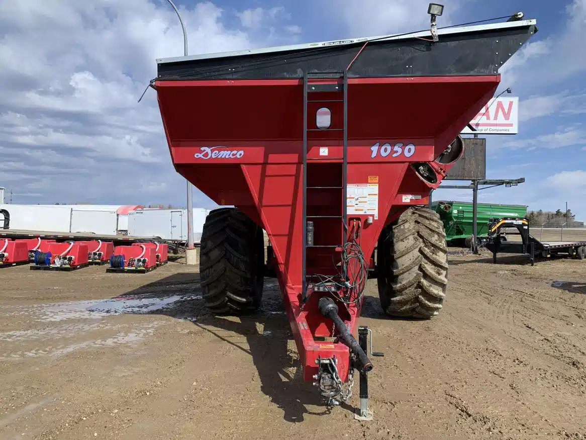 Used 2010 Demco 1050 Grain Cart | AgDealer