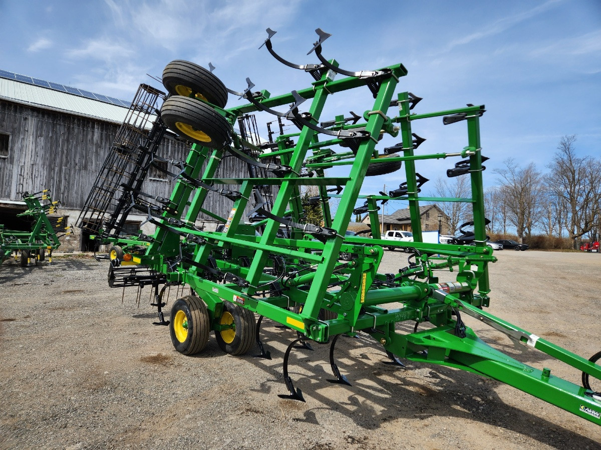 Used John Deere 2210 Cultivator | AgDealer