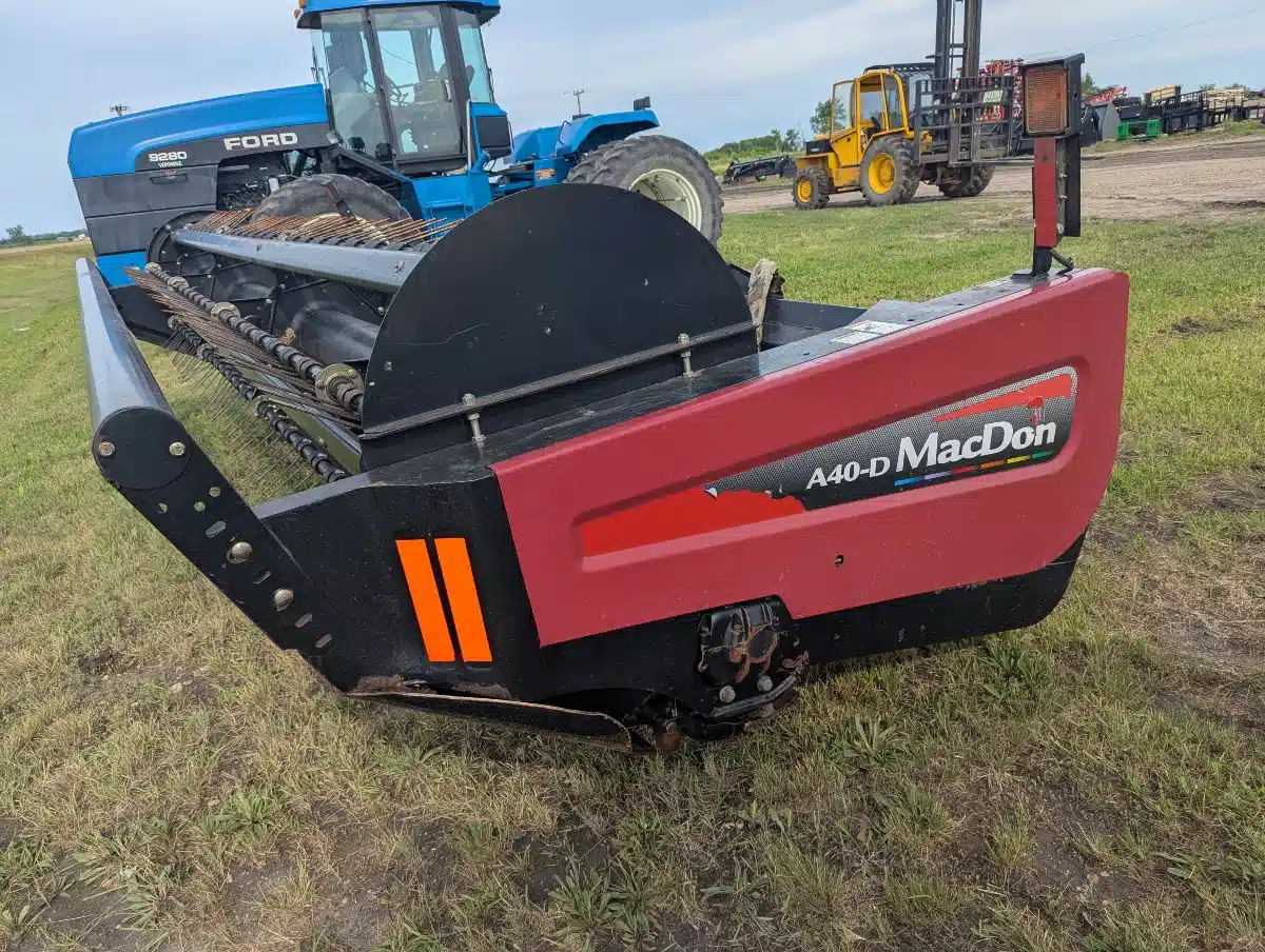 Used 2011 MacDon A40-D Header - Auger
