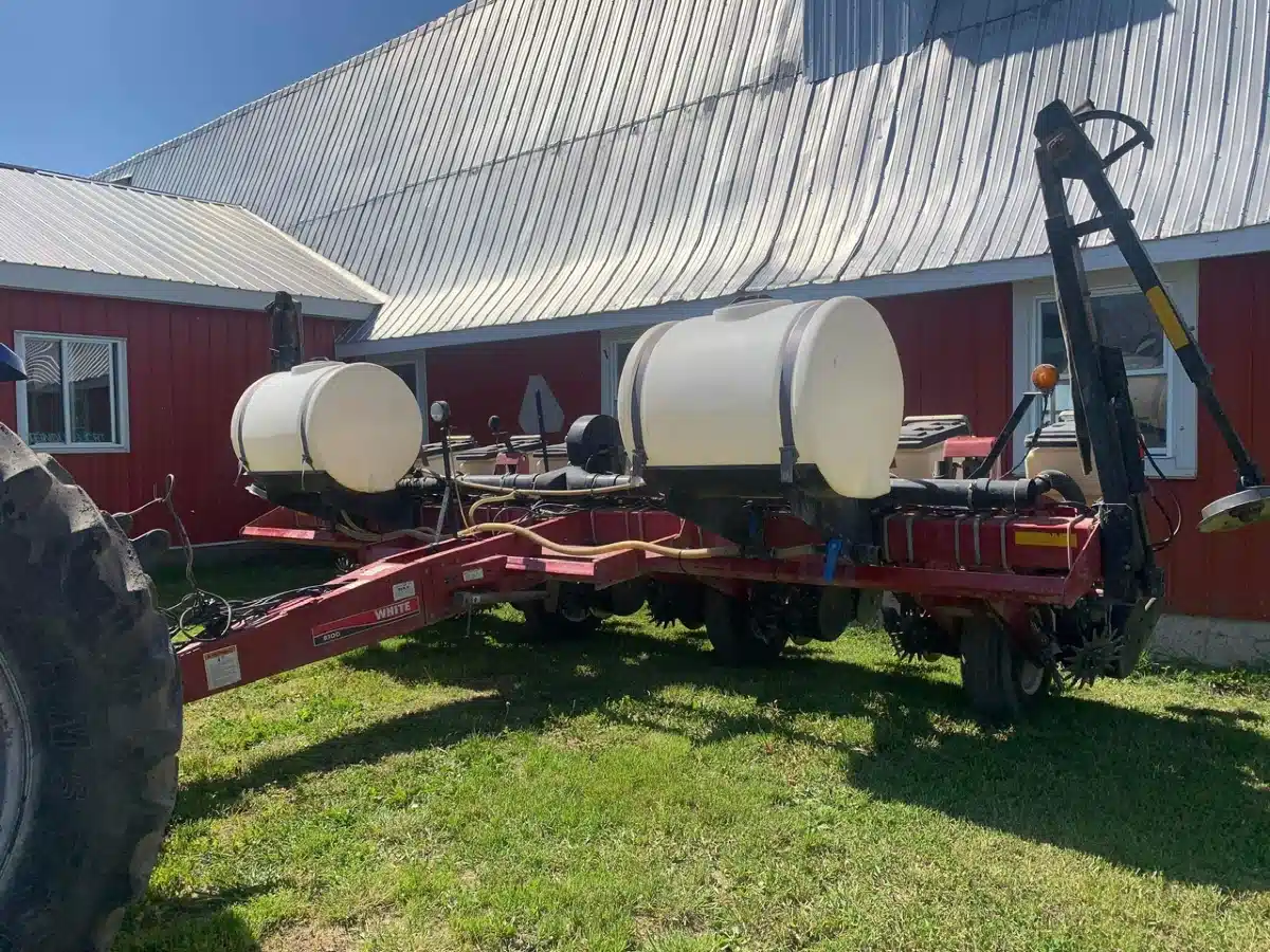 Used White 8108 Planter | AgDealer