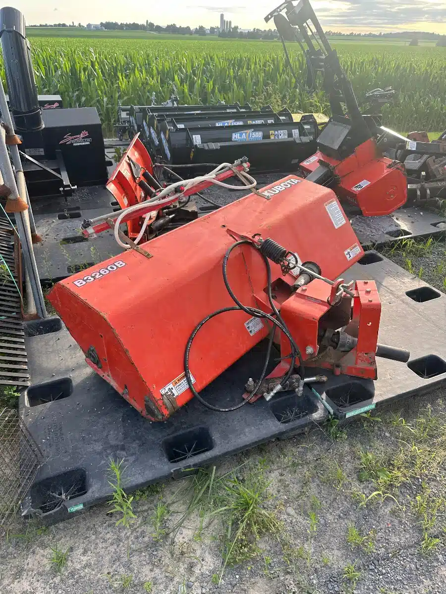 Used 2010 Kubota B3260B Sweeper