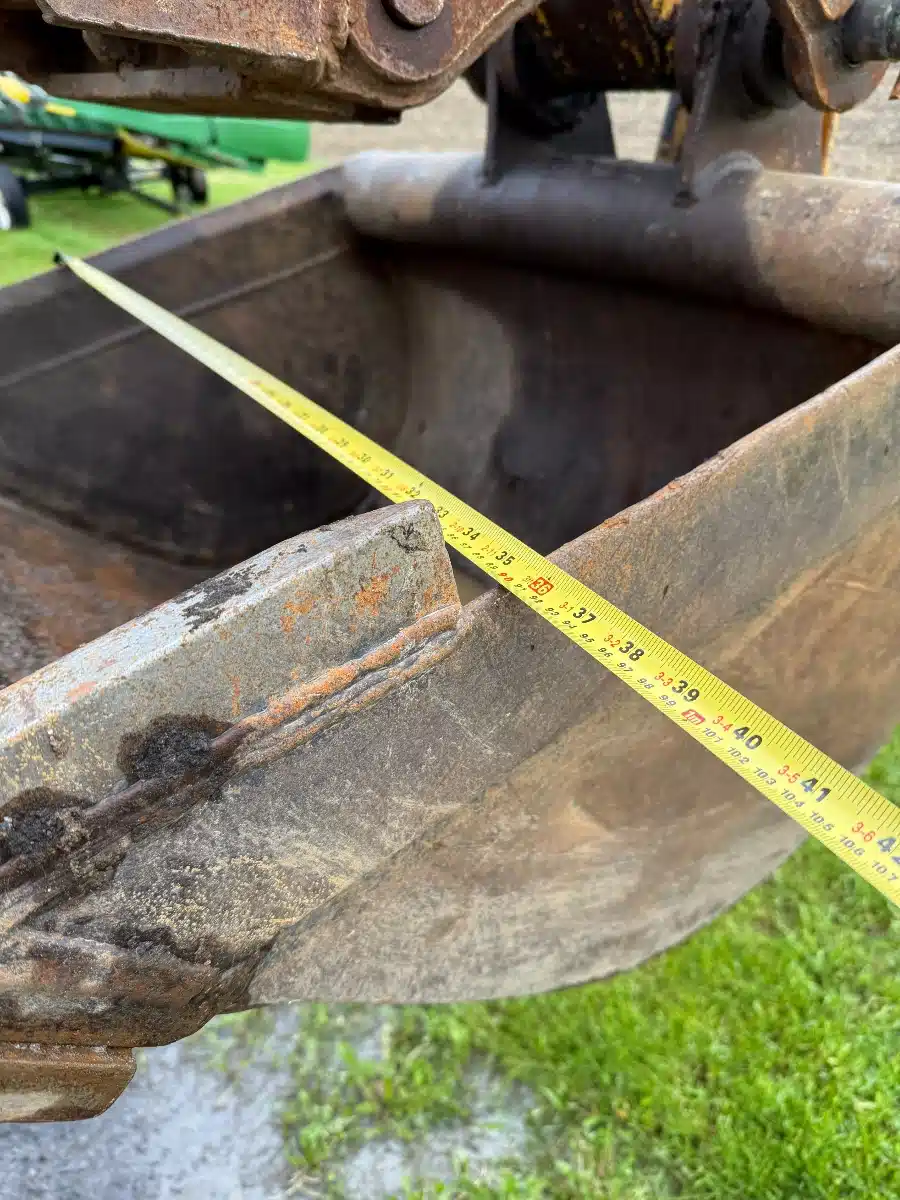 Used John Deere 36 INCH BACKHOE BUCKET Bucket