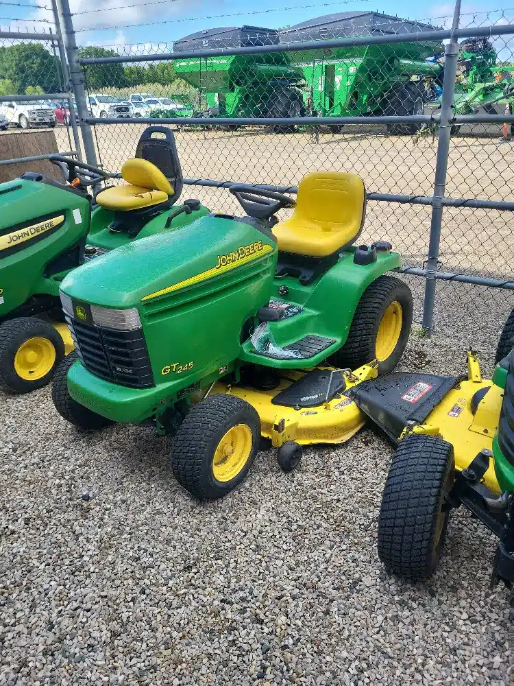 Usagé 2005 John Deere GT245 Tracteur à pelouse | AgricoleIdéal