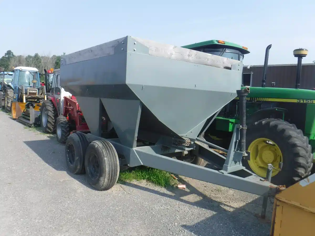 Used Willmar tandem Spreader - Fertilizer | AgDealer