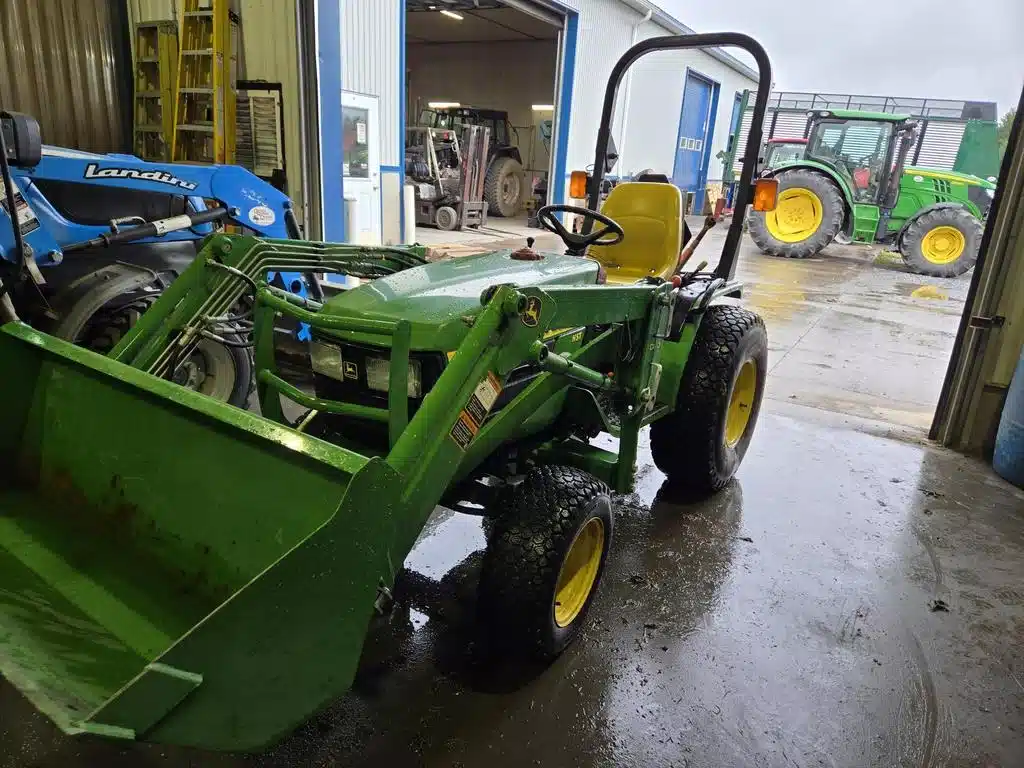 Usagé 1998 John Deere 4100 Tracteur