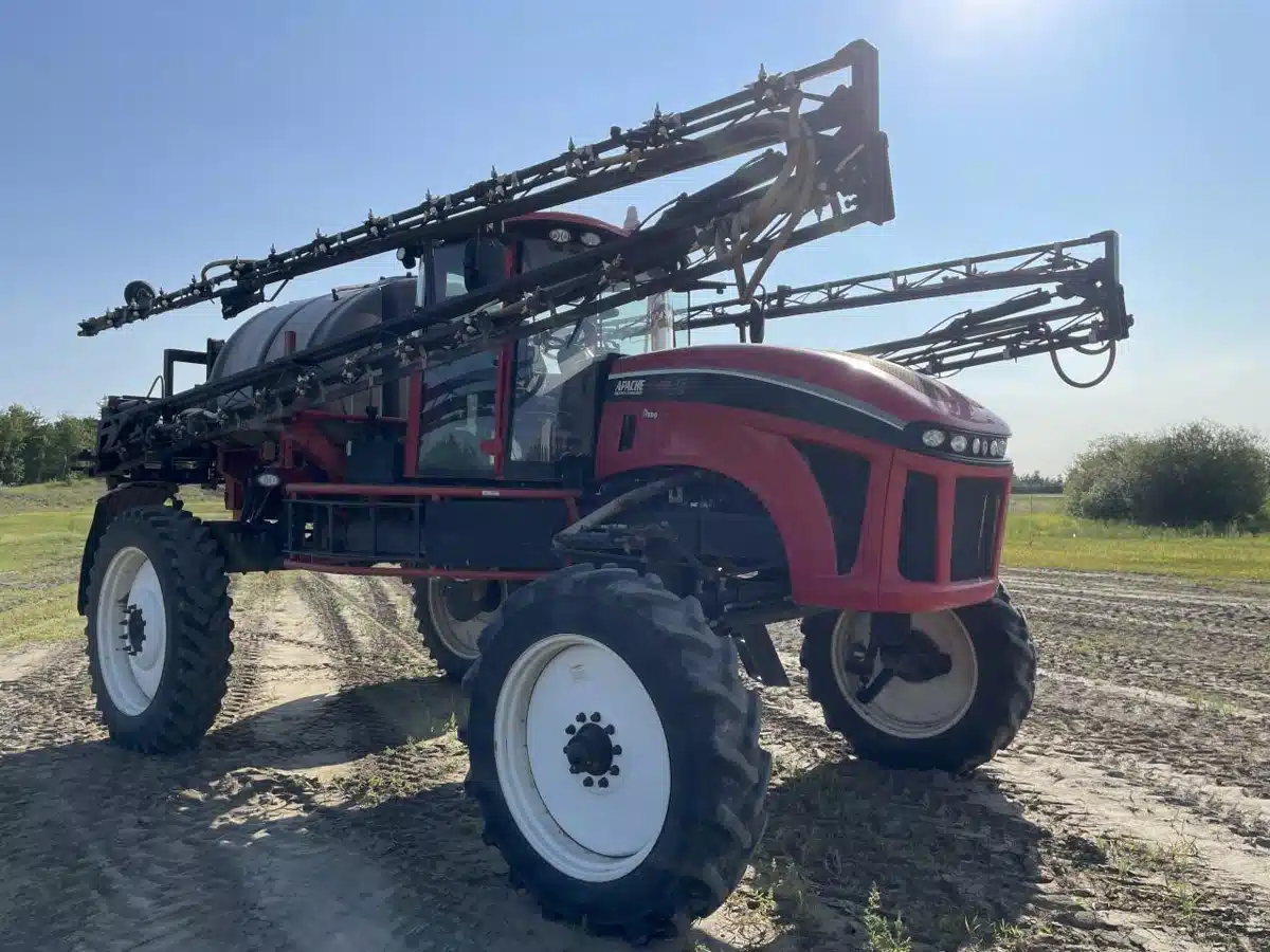 Used 2012 Apache AS1220 Sprayer - Self Propelled