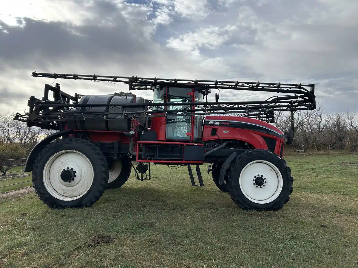 Used 2013 Apache AS1020 Sprayer - Self Propelled
