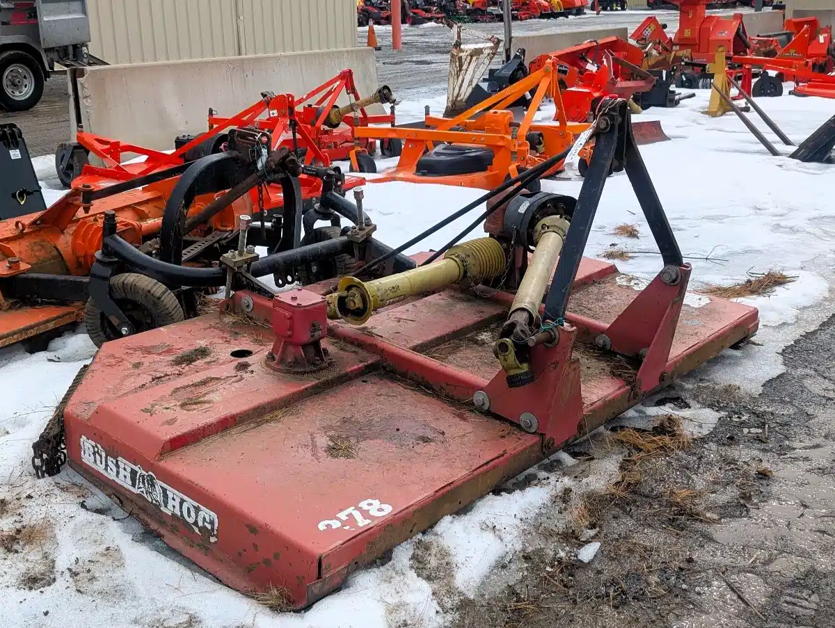 Usagé 2000 Bush Hog 278 Débroussailleuse rotative