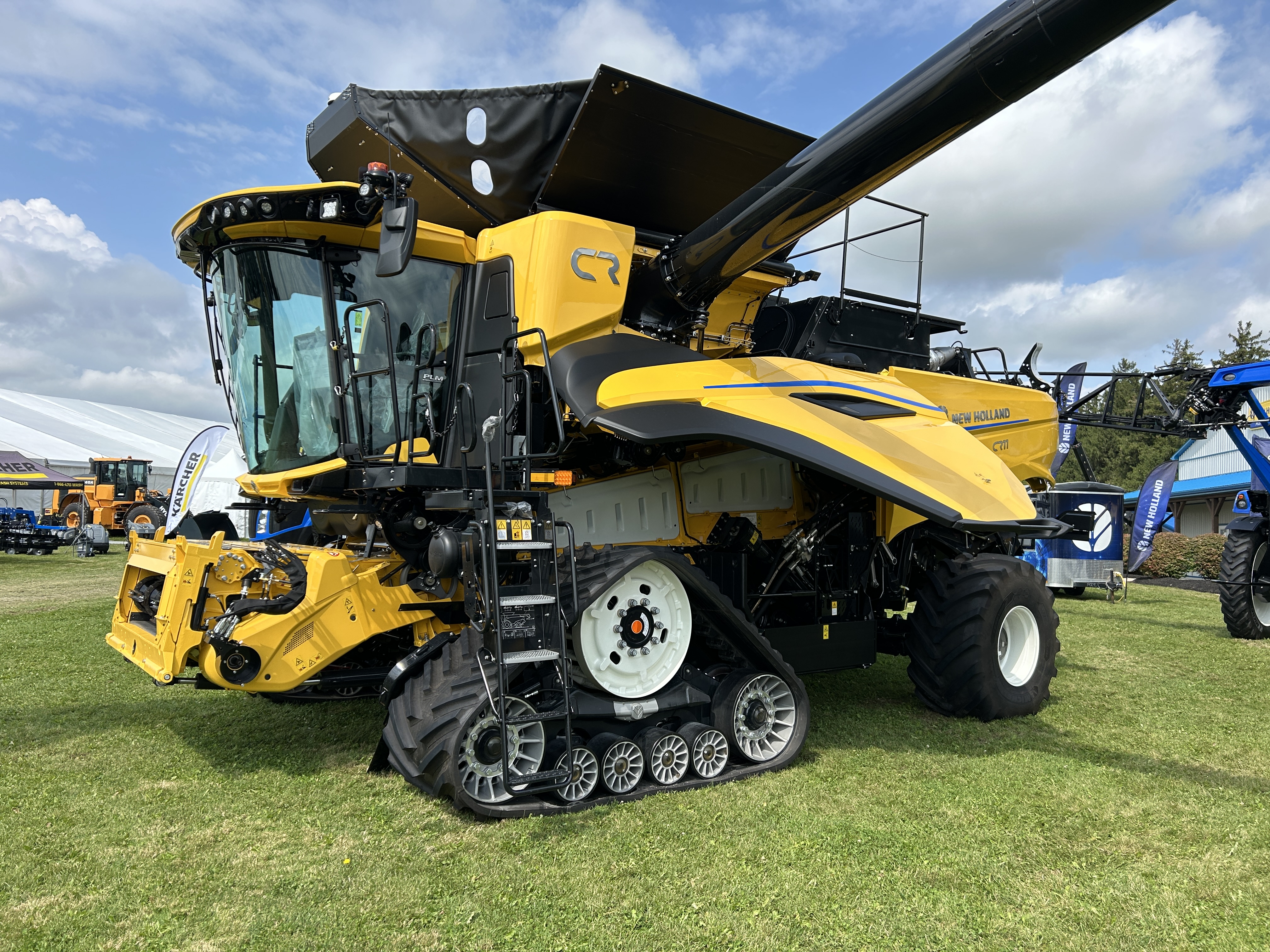 New Holland CR11 - Combine Specifications