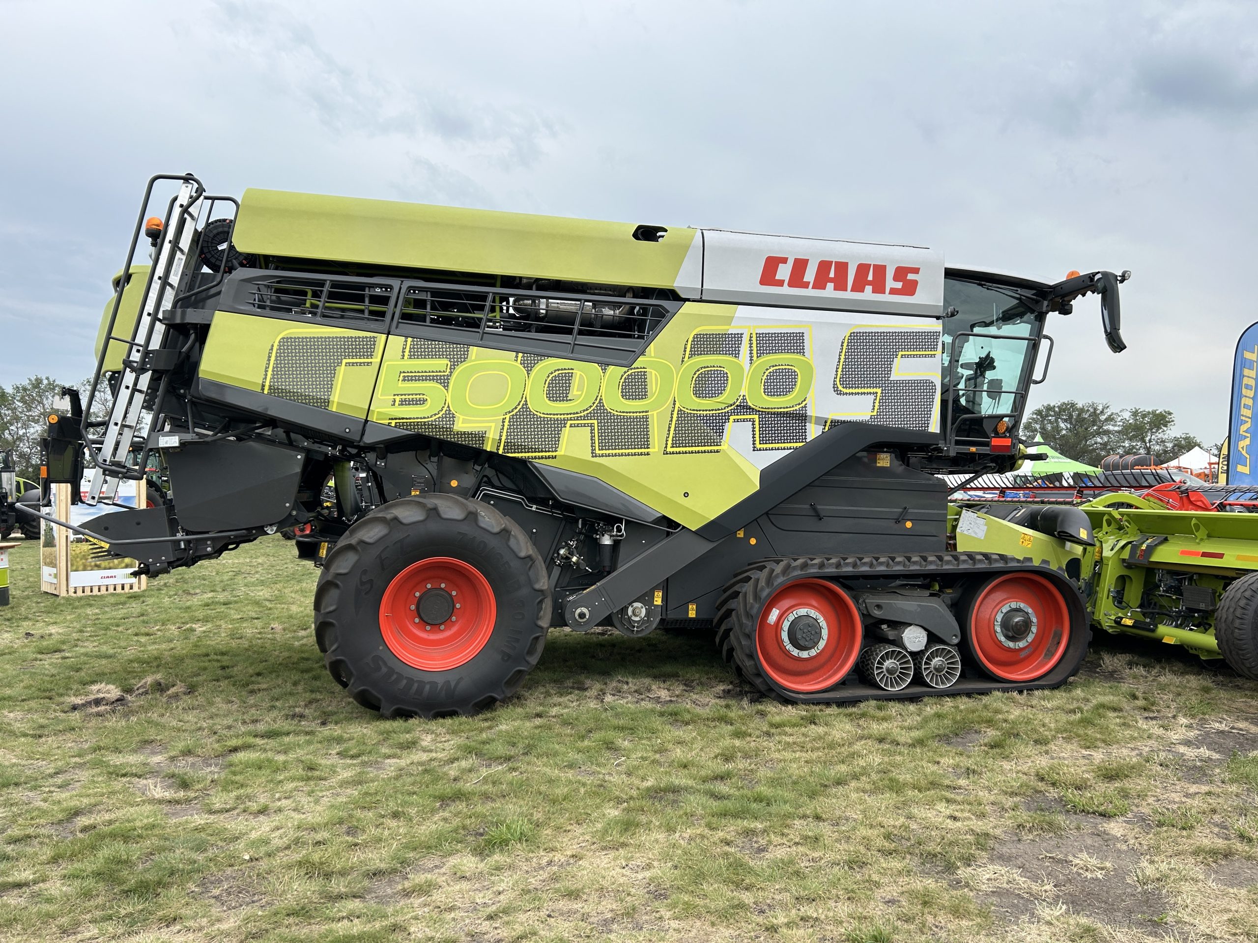 CLAAS LEXION 8900 - Combine Specifications